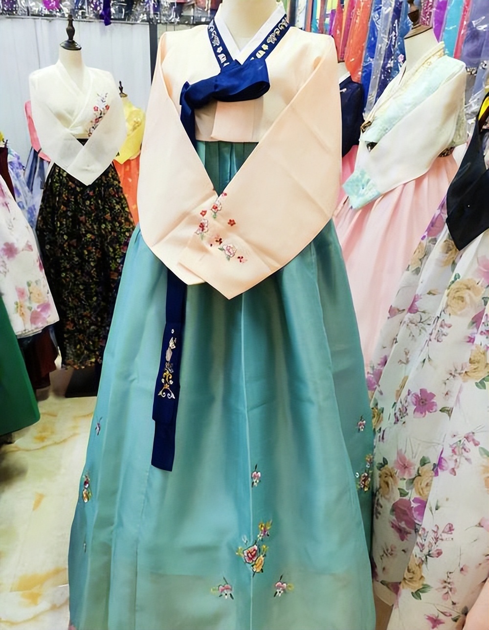 What stages has the reform and innovation of Asian clothing gone ...