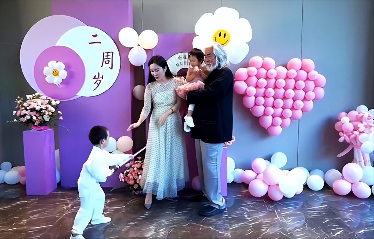 Father's love is overwhelming!Zhang Jizhong celebrates his 2-year-old ...