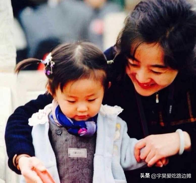 Looking at Lin Miaoke 14 years later, Zhang Yimou feels guilty for her ...