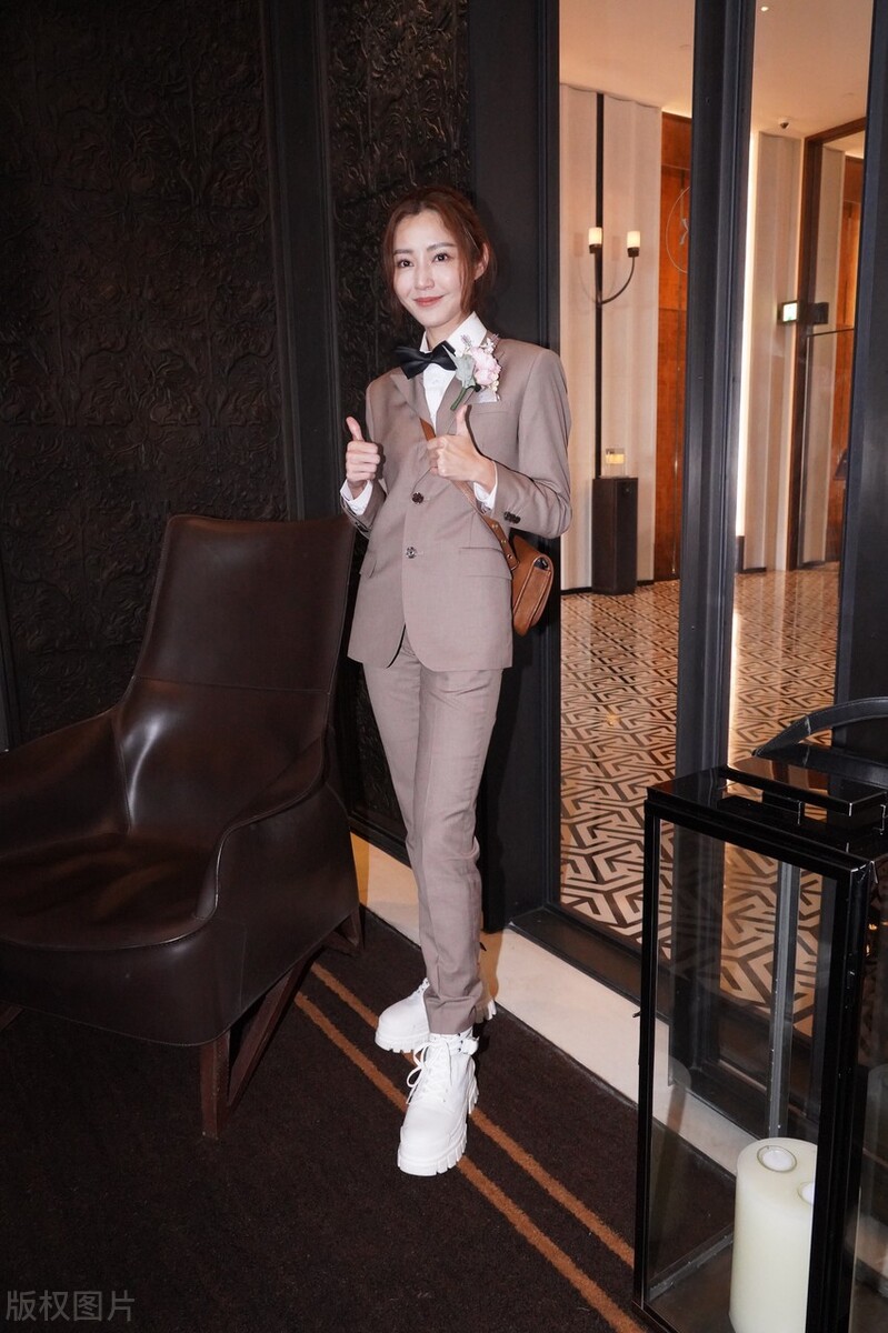 Wei Shiya attended the bridesmaid group - iNEWS