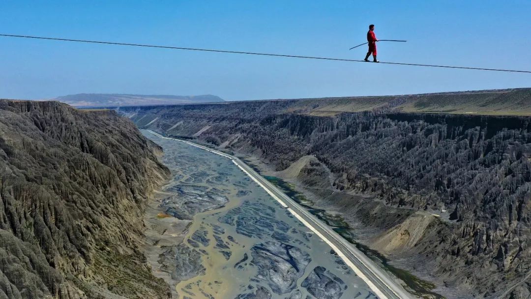 Take everyone into the Dushanzi Grand Canyon, known as the "Secret ...