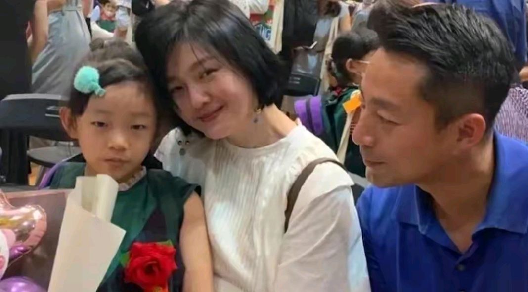 Wang Xiyue and Wang Xizhen accepted Ju Junye as their father, Zhang Lan ...