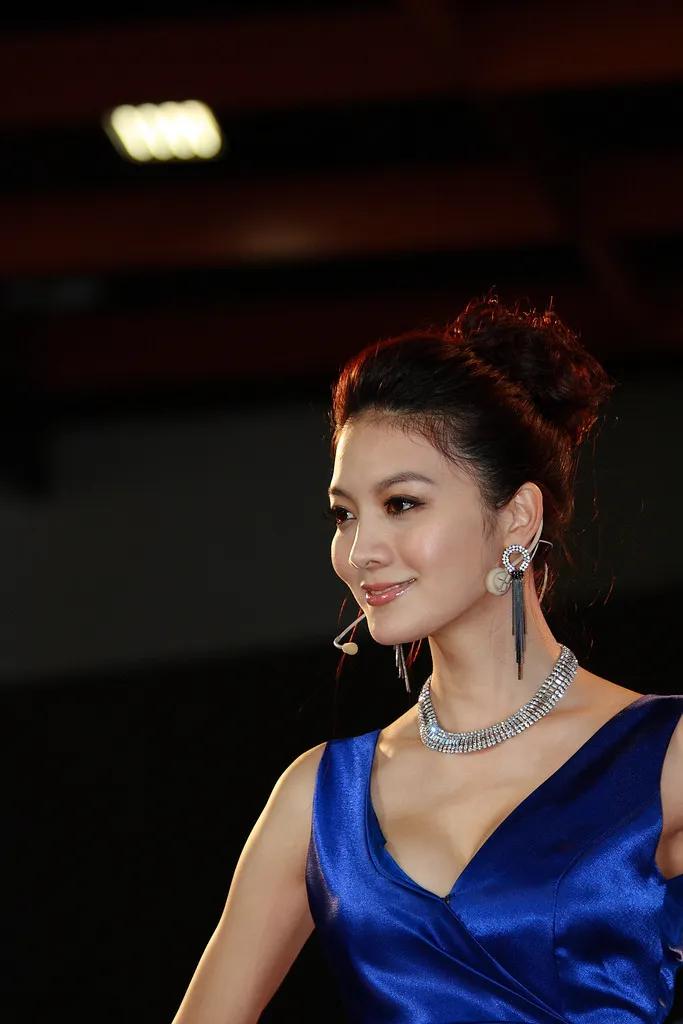 Stunning, beautiful Wu Yaxin - iMedia