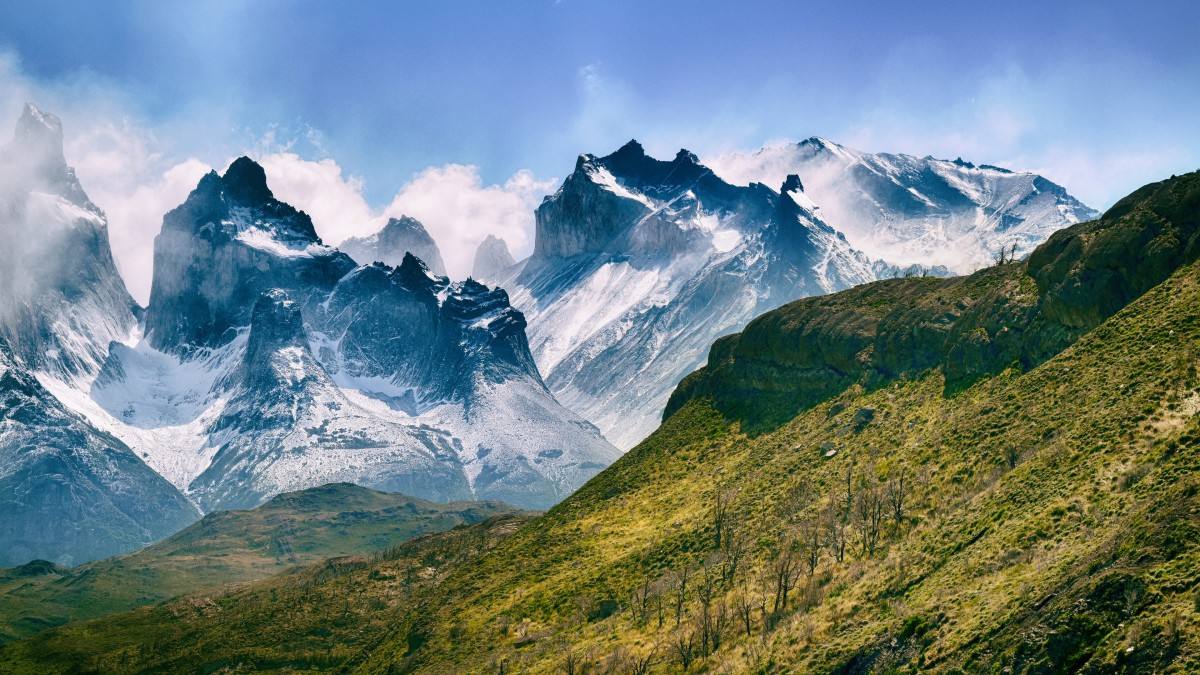 The smallest mountain in the world, 60 cm high and 70 cm wide, the size ...