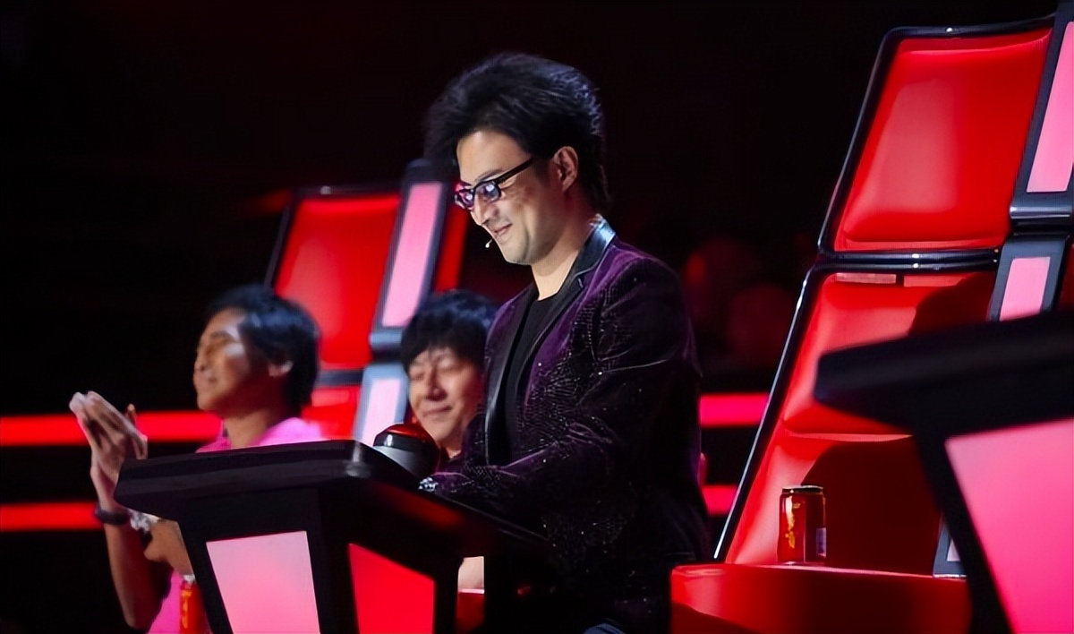"The Voice of China" was broadcast last night, Emil Chow appeared on ...