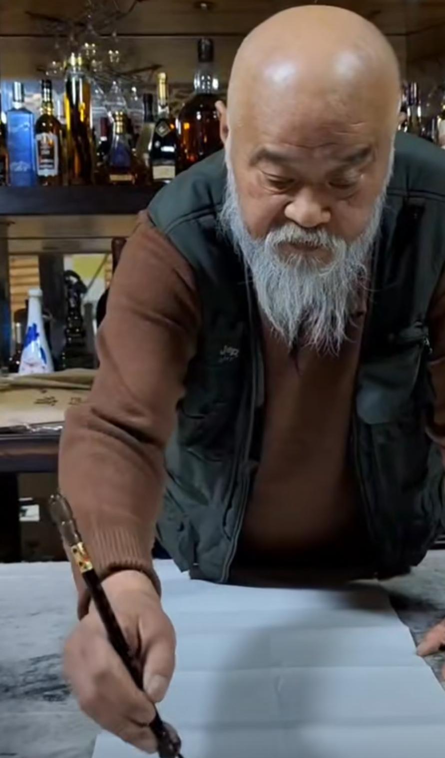 Li Qishui, an old drama bone, is in retirement, and the back shelf is ...