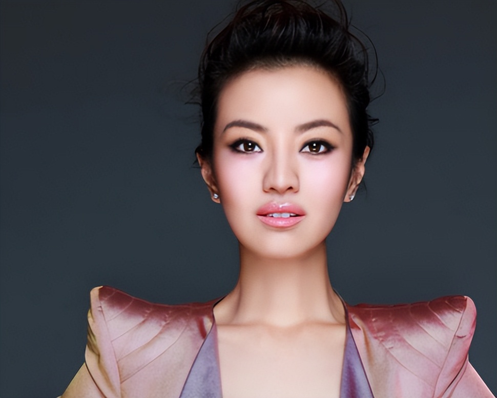 After living together with Sa Beining for four years, she turned around ...