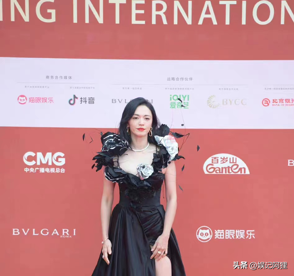 Weibo Night Red Carpet!Yao Chen is vulgar, Nicholas Tse sells kitchen ...