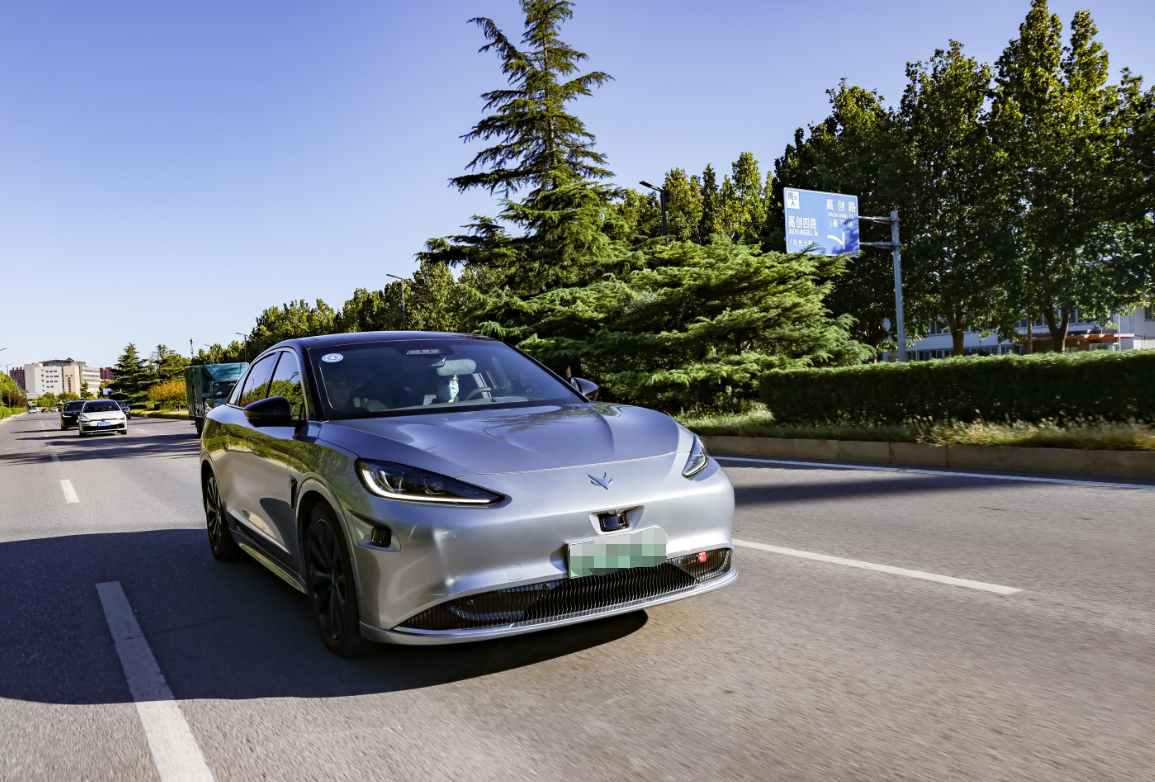 How does the new HI version of Alpha S achieve continuous intelligent ...