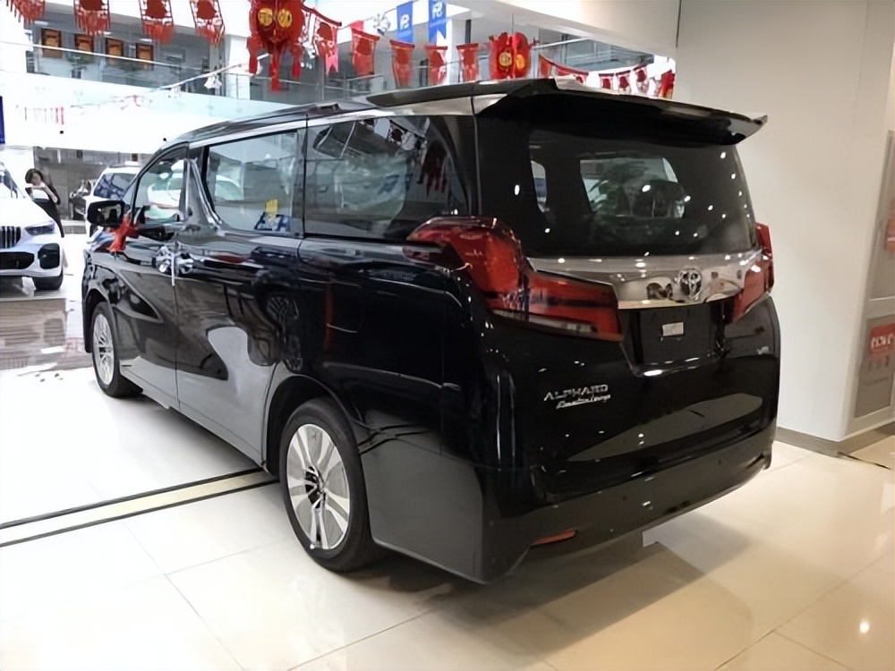 20 Toyota Alpha, equipped with 3.5LV6 engine, larger than 3 meters - iNEWS