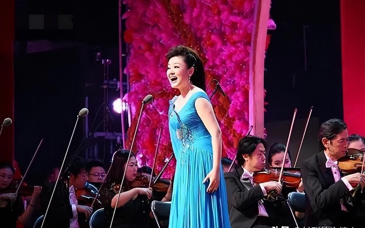 Military female singer: passionate and bold! - iMedia