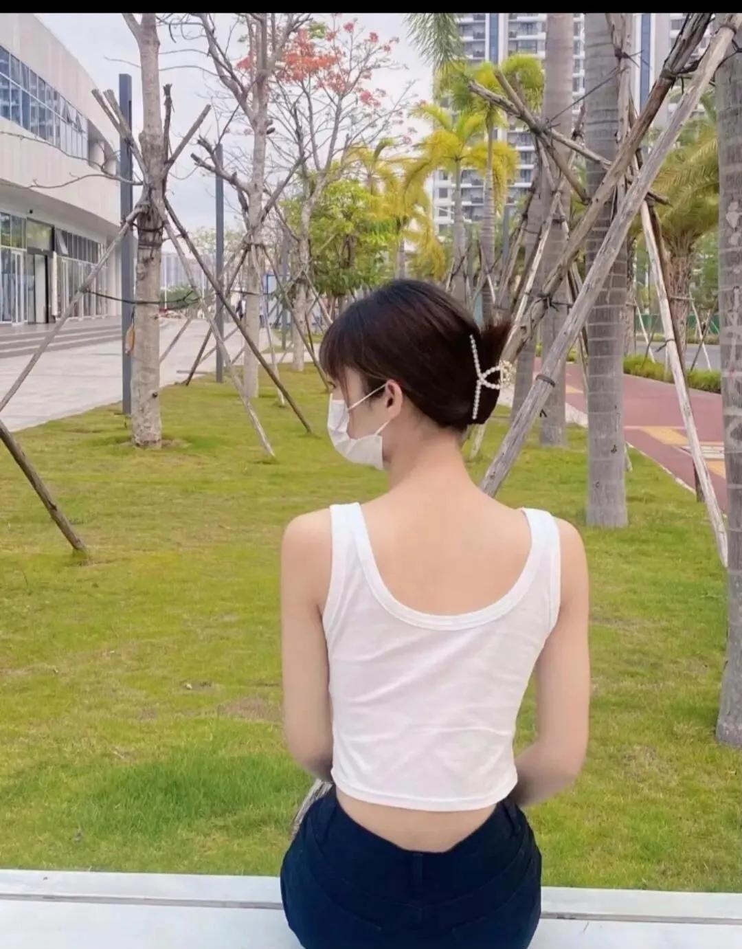 Good stature, attractive back - iNEWS