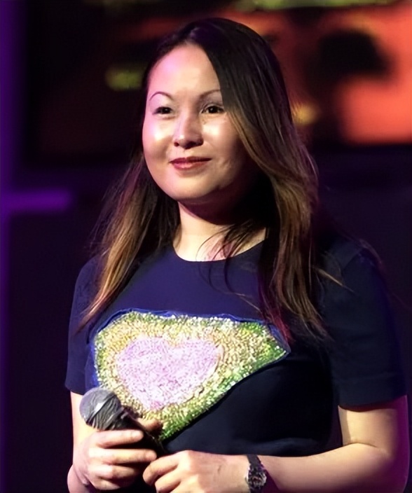 "Queen of Rock and Roll" Luo Qi: At the 18th birthday party, she went astray after being stabbed ...