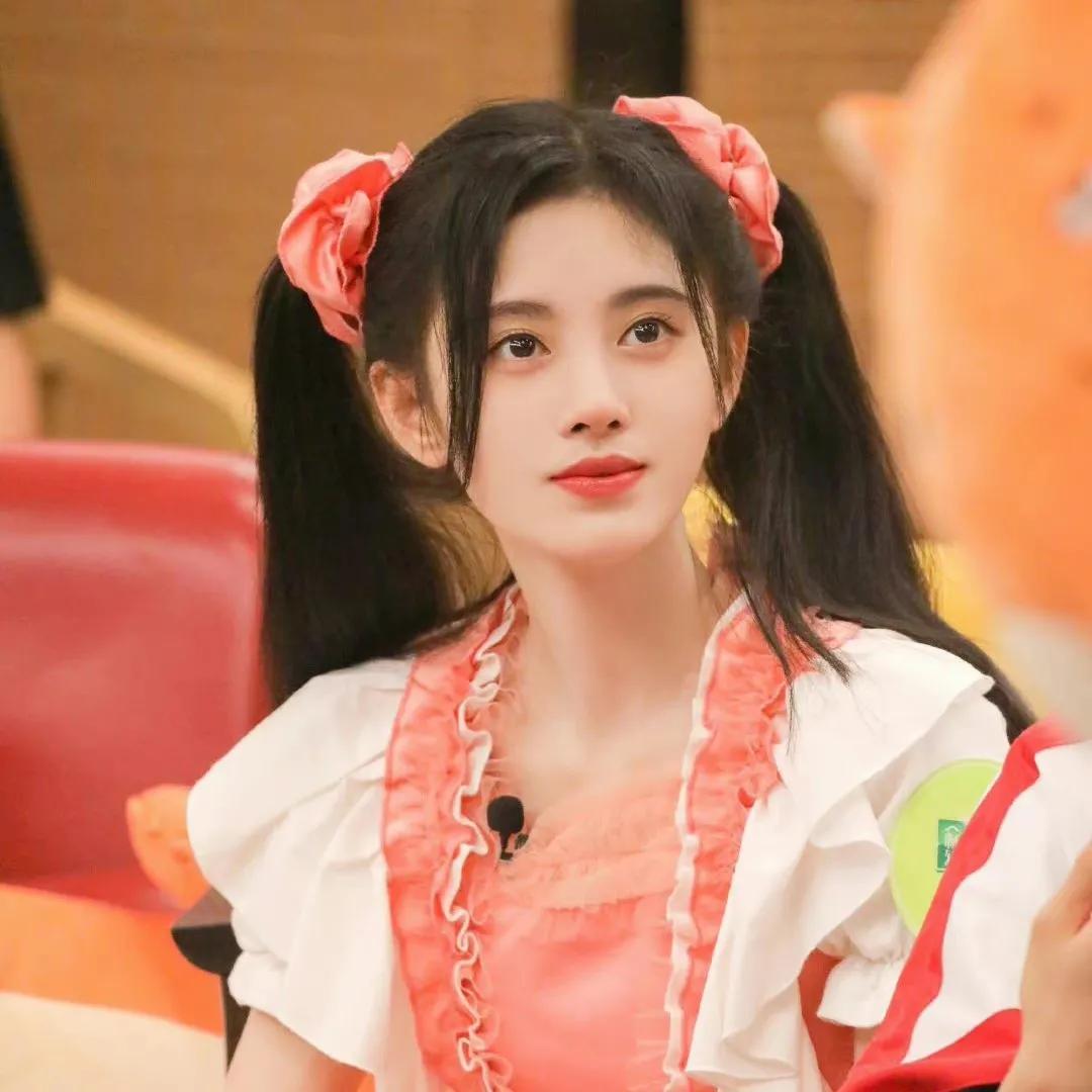 How sweet is the double ponytail shape of female stars? - iNEWS