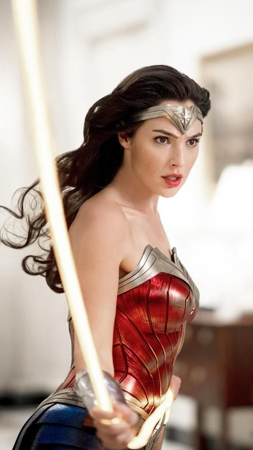 Gal Gadot: Success as Wonder Woman - iNEWS