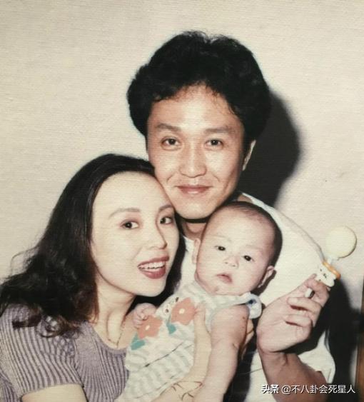 60-year-old Wu Gang's face is swollen and stiff, his wife has a sharp ...