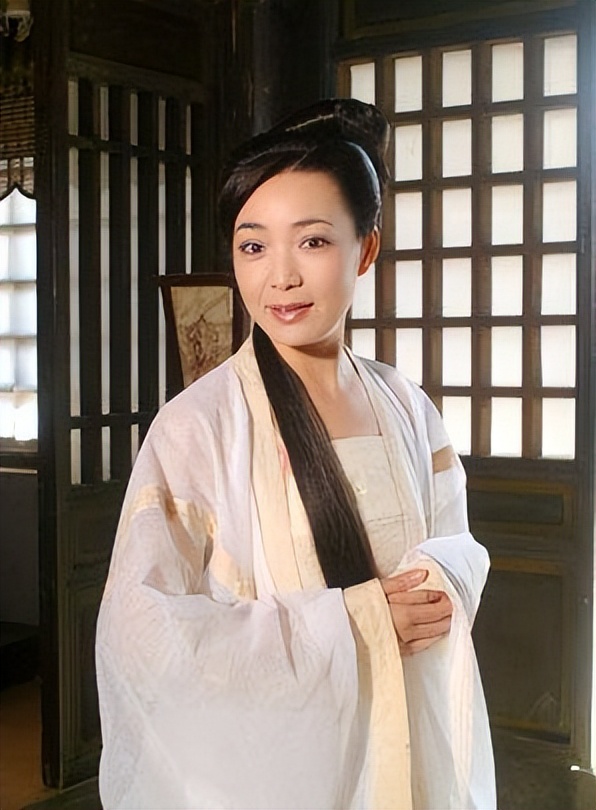 "Queen professional household" Dai Chunrong: Married an outsider at 25 ...