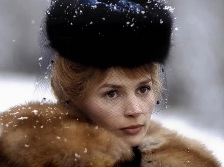 Julia's excellent acting skills, staged an exciting story of fate, and ...