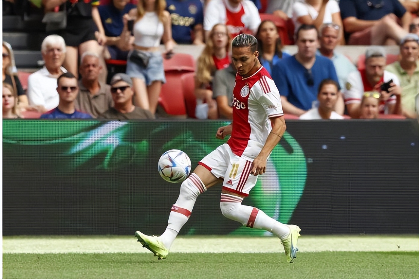 The third man in Manchester United history, Anthony, transferred to ...