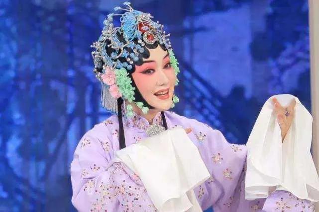 Peking Opera actor Liu Guijuan and her mentor Li Shiji are rumored to ...