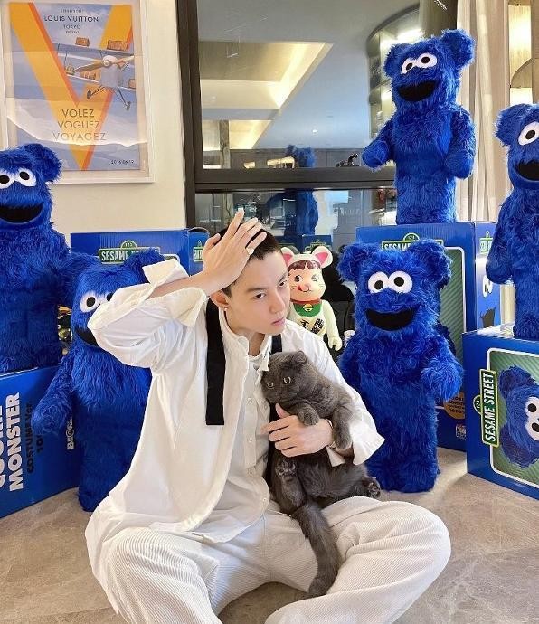 The agent responded to Gillian's relationship with a female internet ...