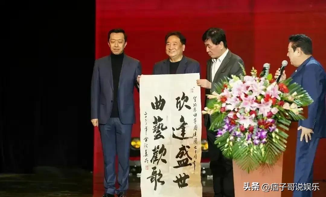 Standing on an equal footing with Jiang Kunping and serving as the ...