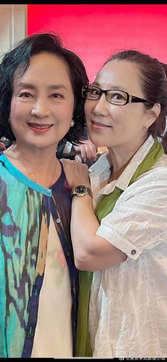 A rare group photo of beautiful actress Li Lan and Tian Hua, Zhang Yong ...