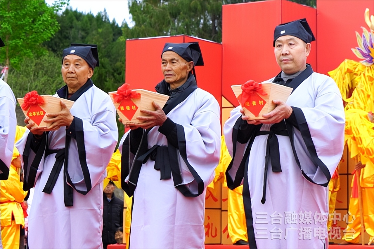 Colorful "March 3rd", enjoy folk customs, buy special products... This ...