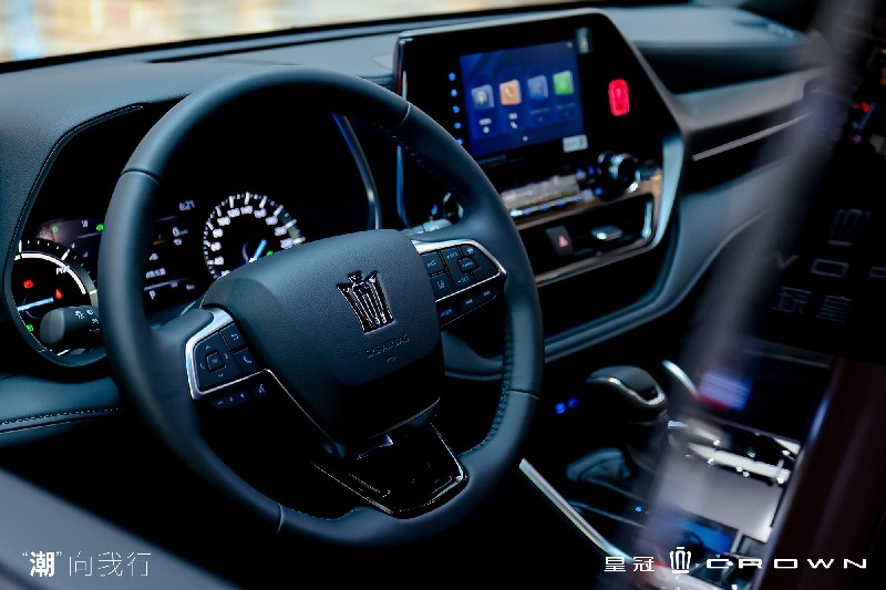 Luxury metamorphosis, Crown SportCross releases driving charm - iMedia