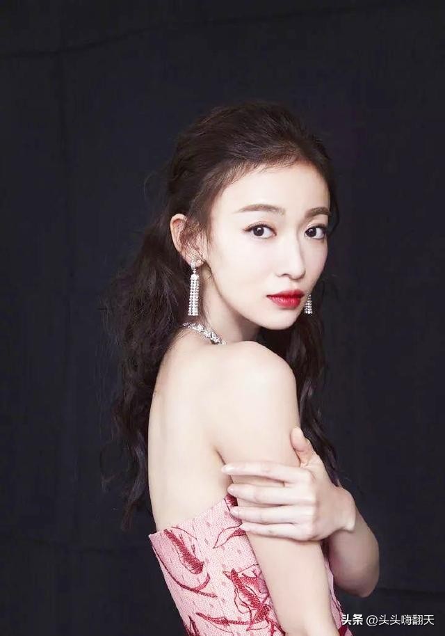 Wu Jinyan is so beautiful, as beautiful as a doll, very delicate - iNEWS