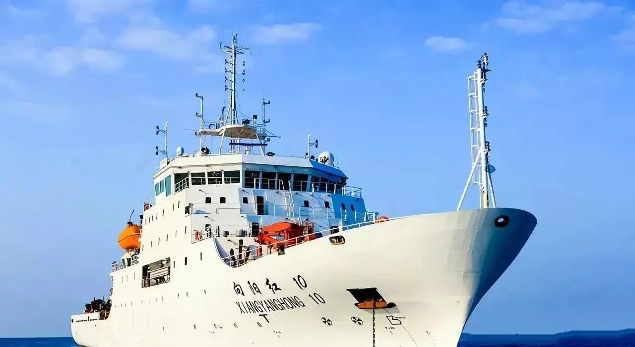 The 10,000-ton coast guard ship appeared in China's Wan'an Beach, with ...
