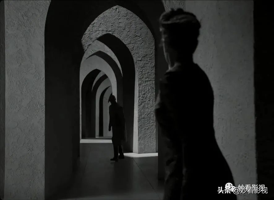 The ultimate light and shadow set - "The Tragedy of Macbeth" - iNEWS