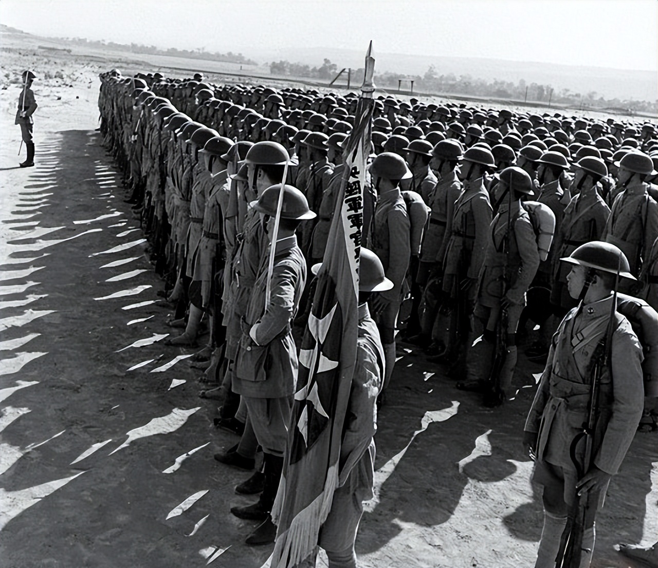 The commander of the Red Army rebelled against the Kuomintang. In 1949 ...
