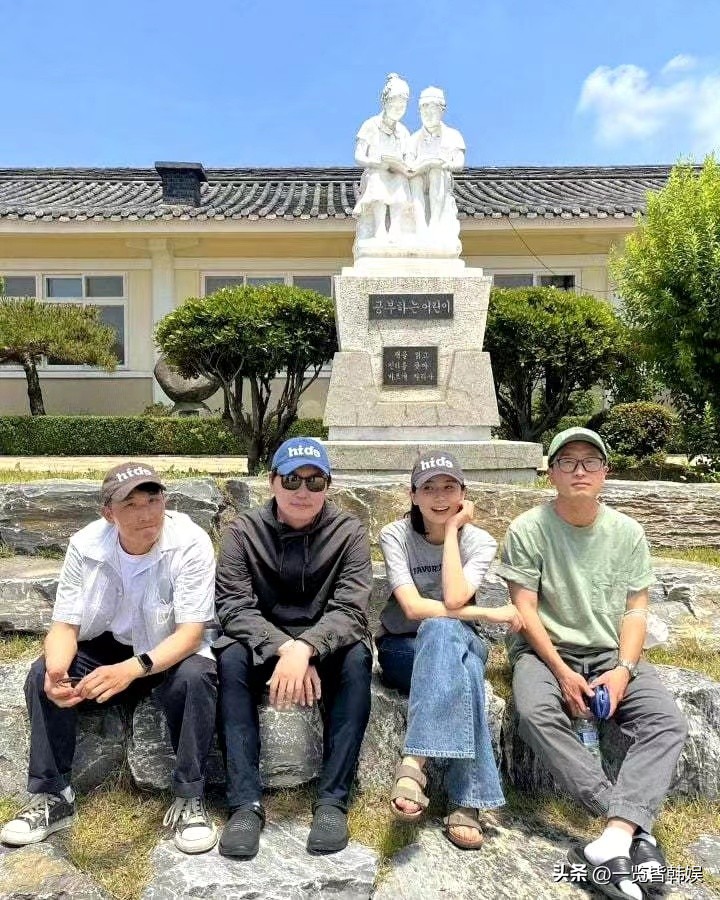 Li Baoying took photos of her husband Chi Sheng and commented on ...