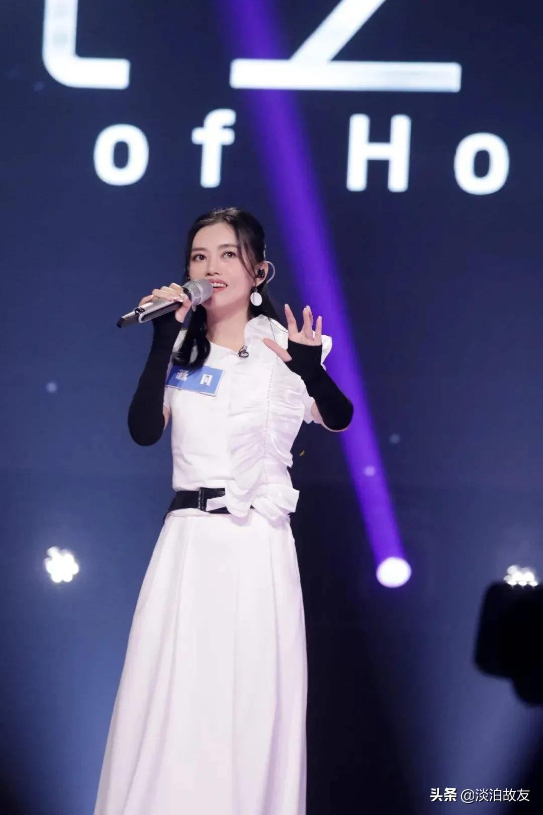 Fan Extraordinary lead singer Jiang Fan - iNEWS