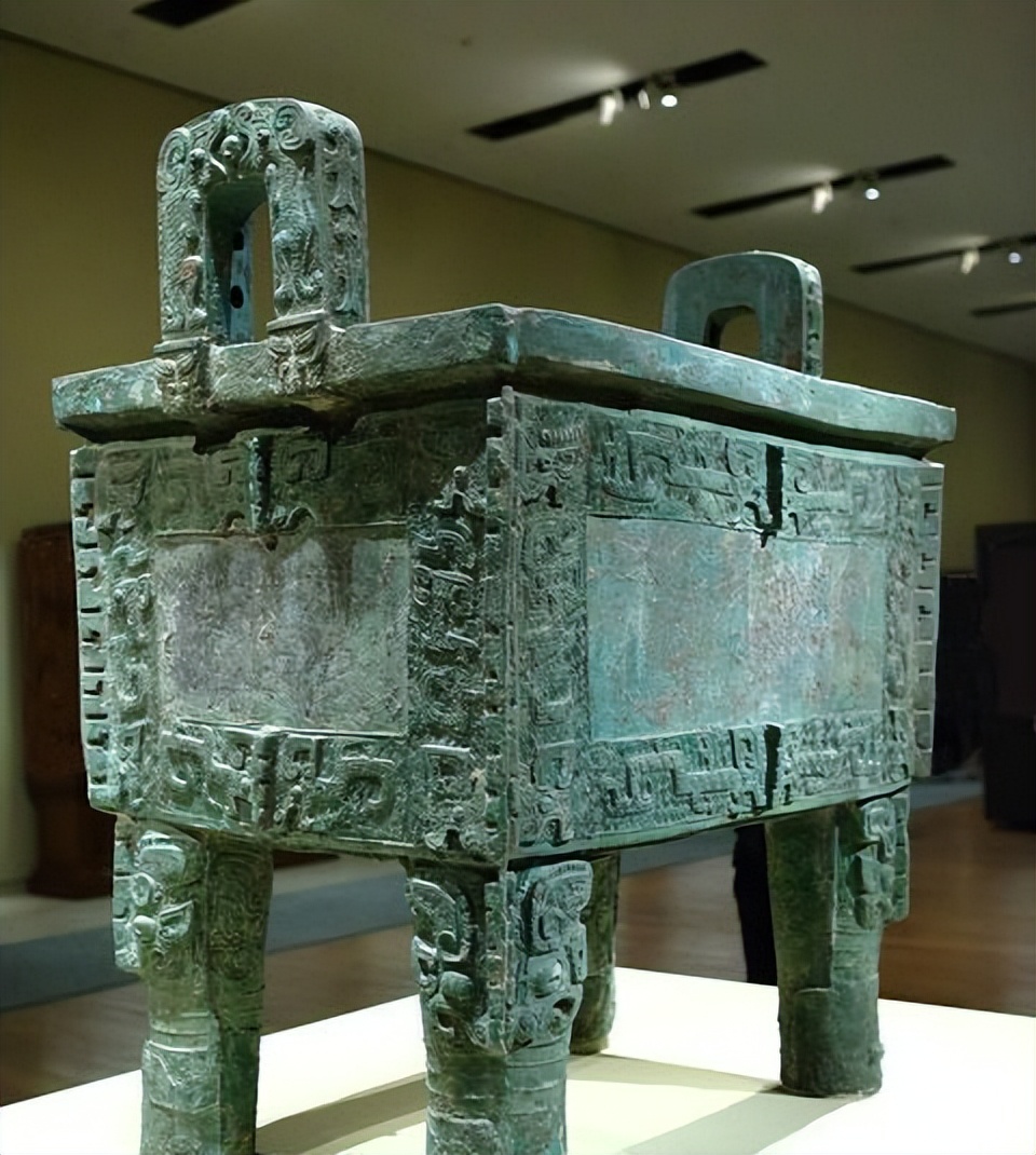 The bronze ware represented by the family of Chinese ritual ware is ...