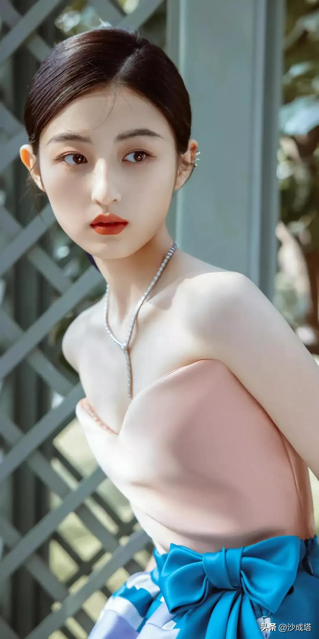 Sexy and charming Zhang Zifeng - iNEWS