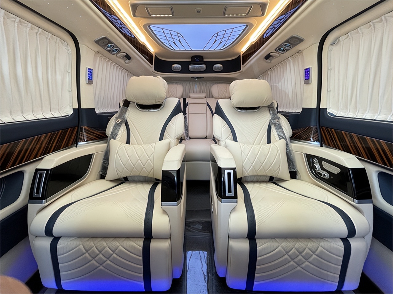 Mercedes-Benz V260L high-roof refitted commercial vehicle, 'Quiet Road ...