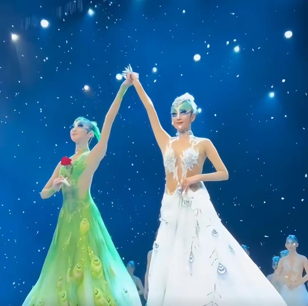 Yang Liping's dance was criticized as vulgar, men and women clinging to ...