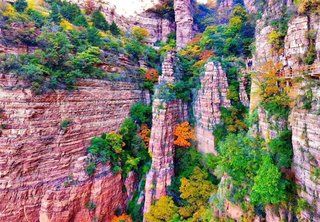 Autumn in the Eastern Taihang: The red cliffs of the Red Cliff are ...