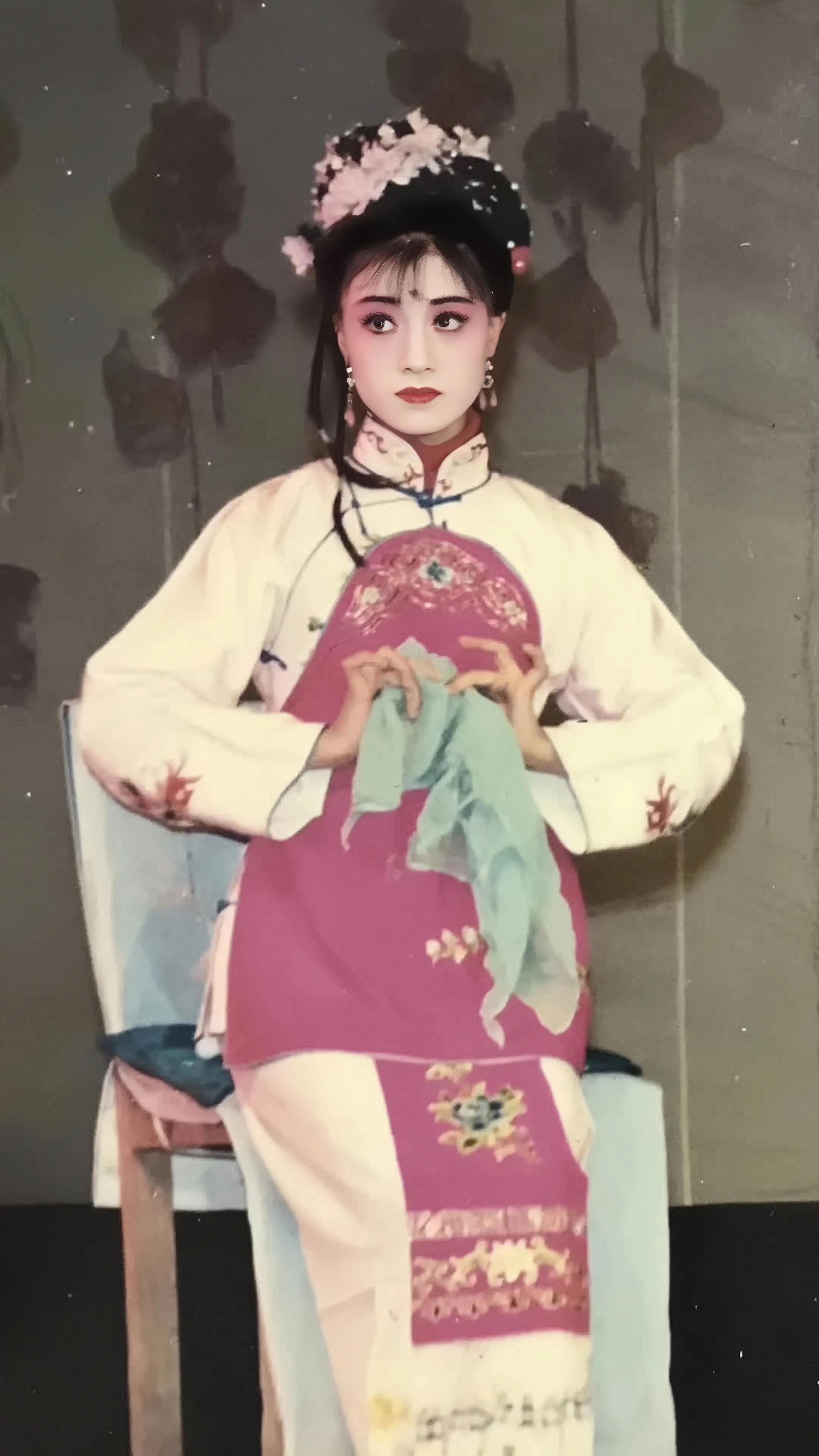 Wang Lida: After working hard for many years, the beautiful singer ...