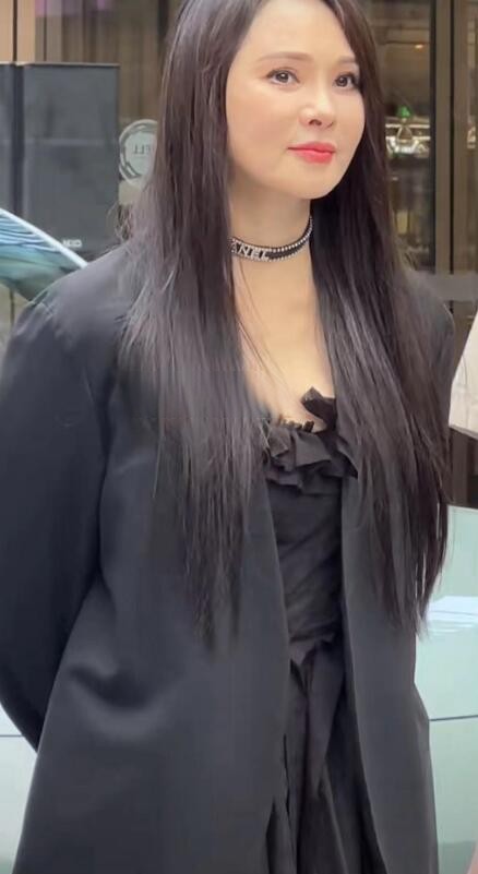 The actresses are more beautiful than others! Yi Nengjing bumped into ...