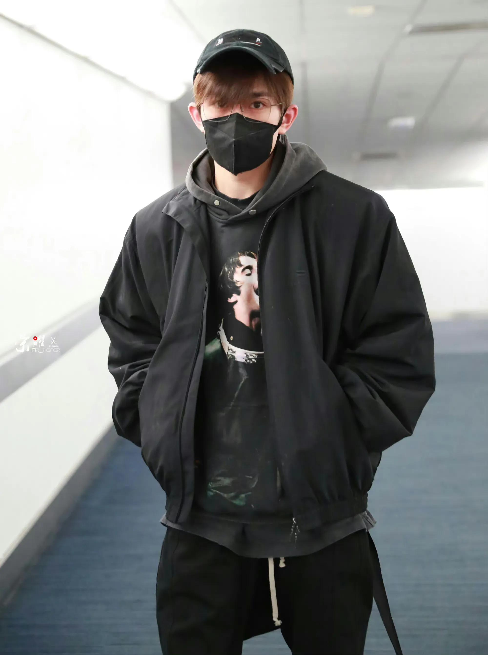 The statue of Yi Yang Qianxi was painted, the album "Liu Yanfen" was ...