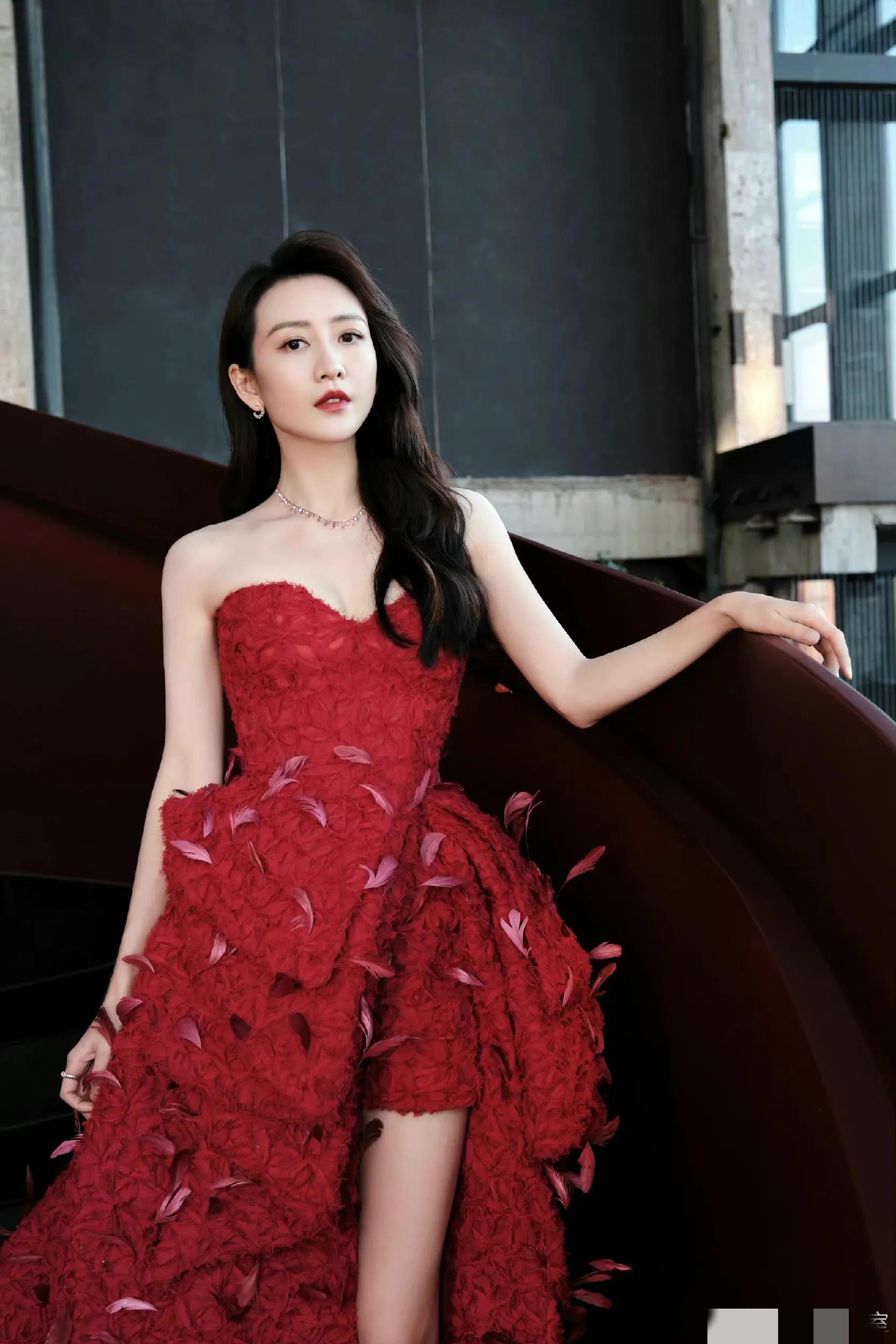 The red carpet of actresses in the national drama festival, the ...