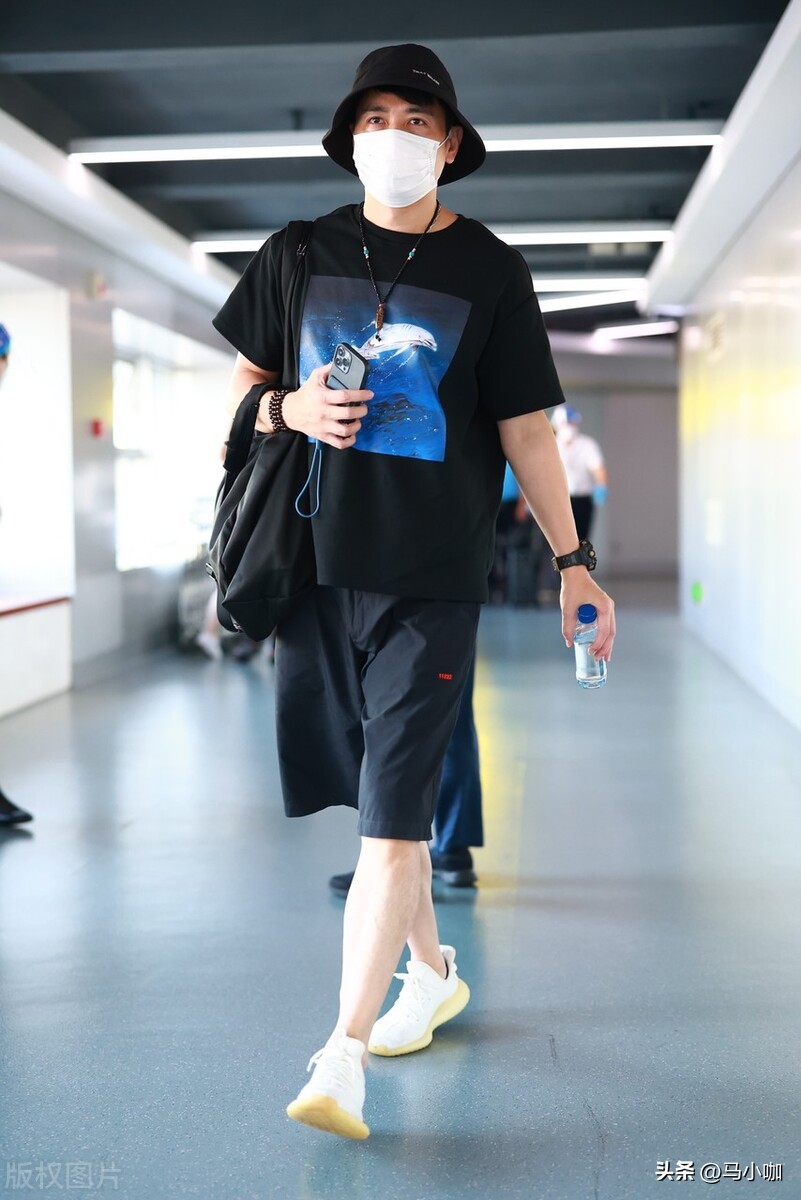 Bao Jianfeng appeared at the airport, he really liked the Emperor Wen ...