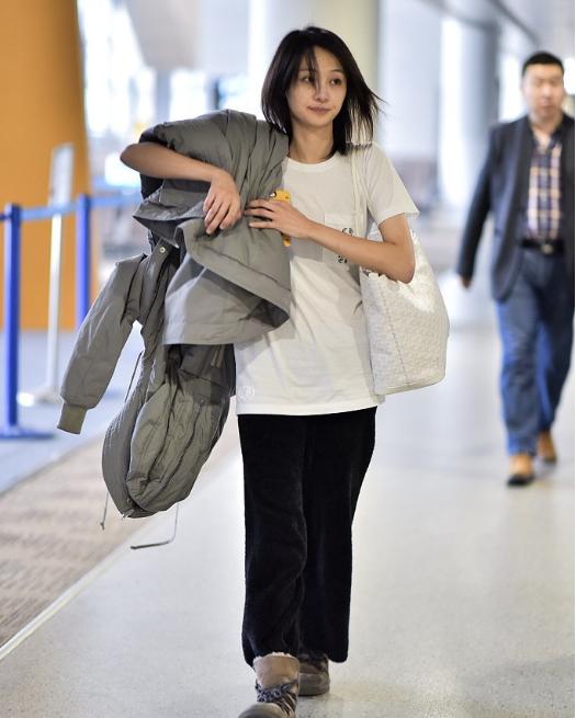 Zheng Shuang's latest situation, fat, swollen and changed, fans dare ...