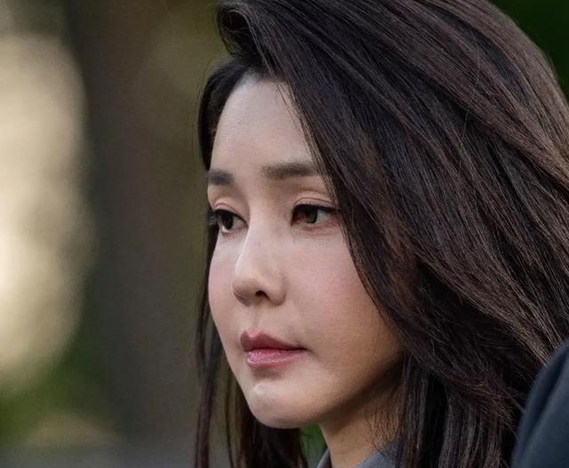 From the hostess to the first lady of South Korea, the face is swollen ...