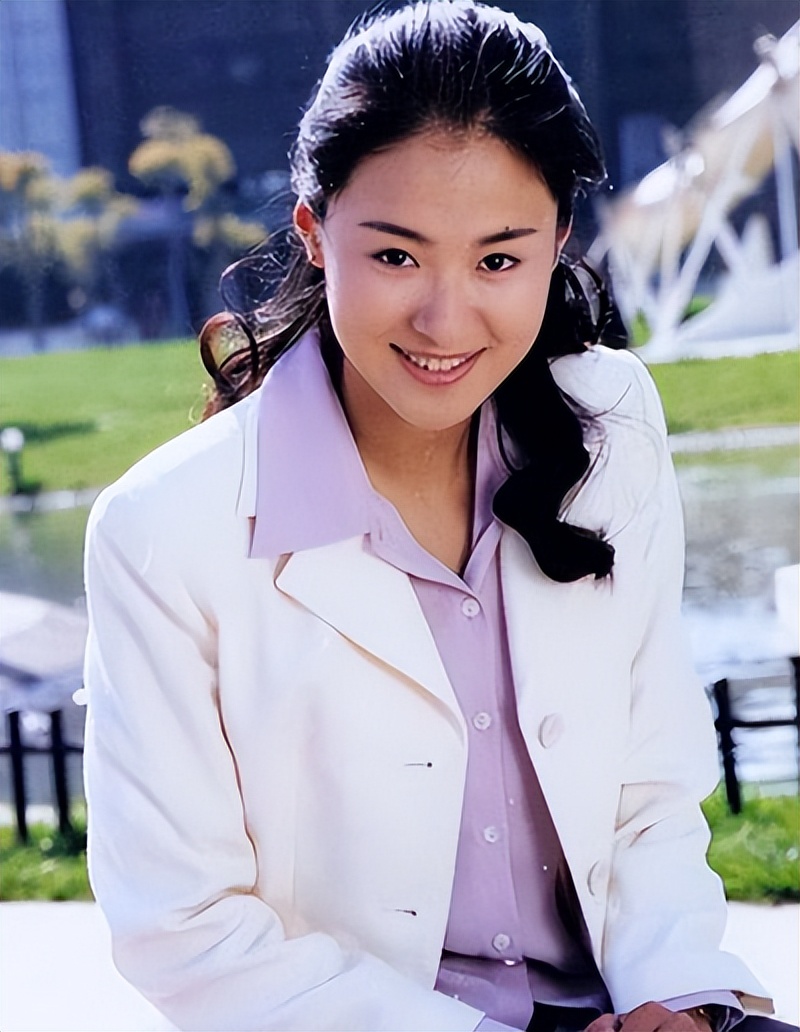 Shen Aojun—beautiful and elegant, there is no lack of charm - iNEWS