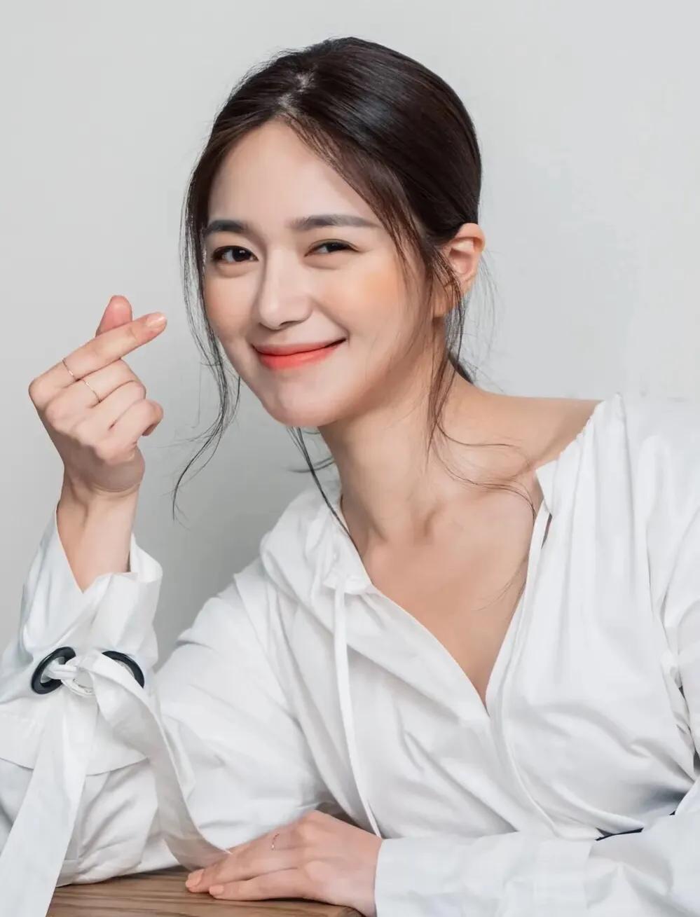 Korean actress Lee Yia - iNEWS