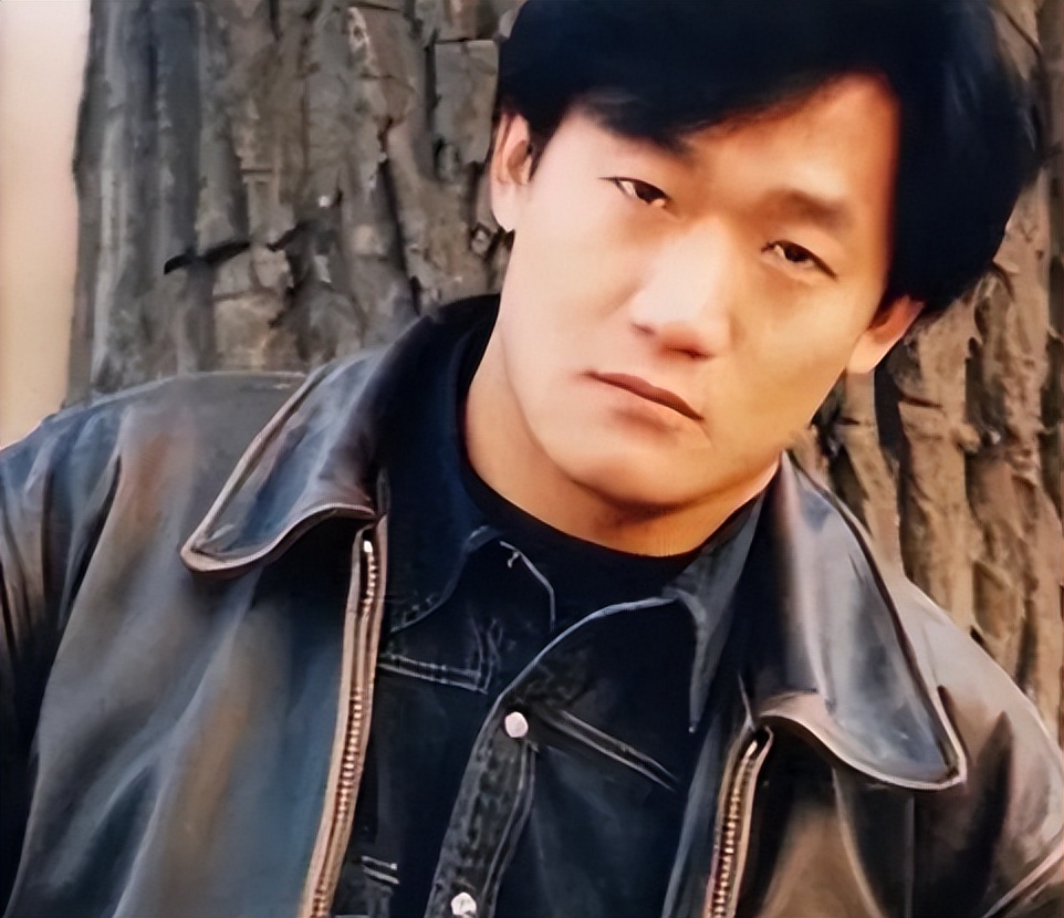 Xie Dongxi became a father, and posted a full moon photo of his ...